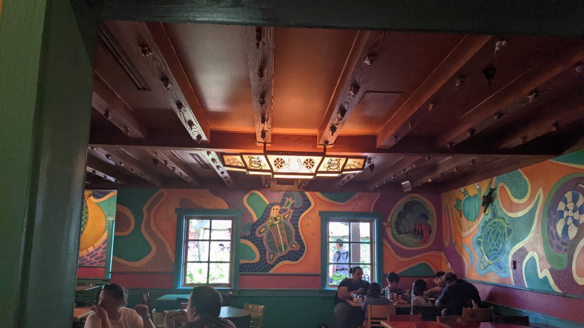 Pizzafari Animal Kingdom Disney World Review: 5 Reasons to Go | Green ...
