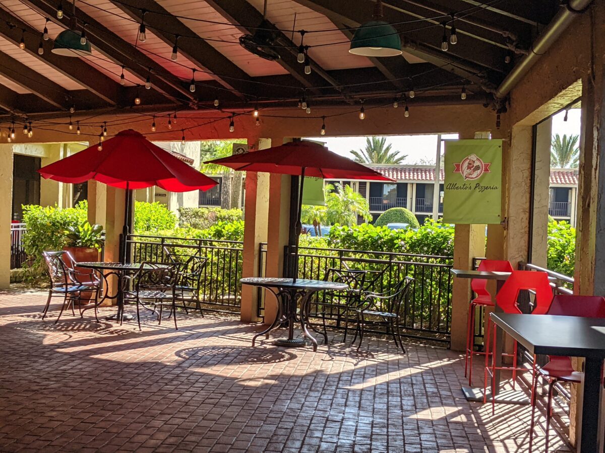 Alberto's Pizzeria Doubletree Orlando SeaWorld Review | Green Vacation ...