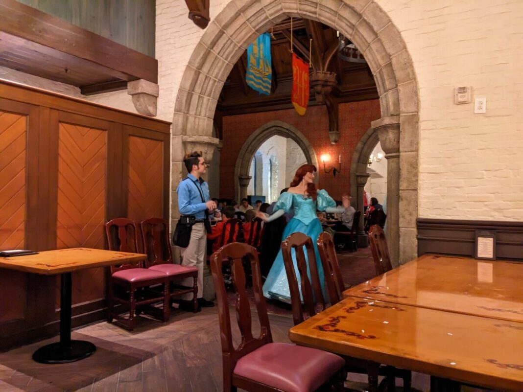 Disney's Akershus Royal Banquet Hall Review | Green Vacation Deals