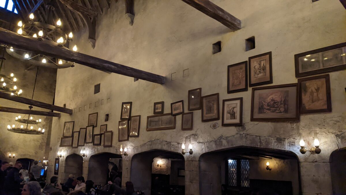 Universal Orlando Dining: Three Broomsticks vs Leaky Cauldron | Green ...