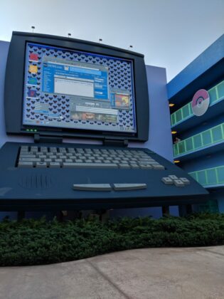 Disney World Hotel Comparison: Pop Century vs All Star Movies | Green ...